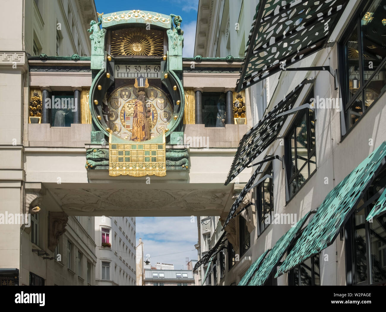 Mechanische jugendstiluhr -Fotos und -Bildmaterial in hoher Auflösung ...