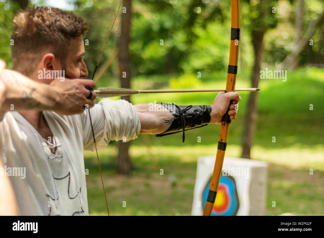 Medieval archer -Fotos und -Bildmaterial in hoher Auflösung - Seite 2 ...