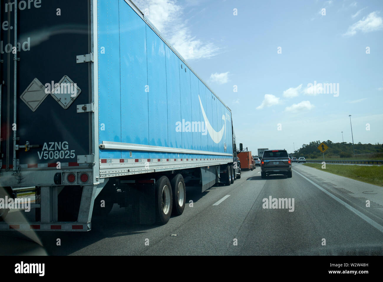Amazon prime semi truck -Fotos und -Bildmaterial in hoher Auflösung – Alamy