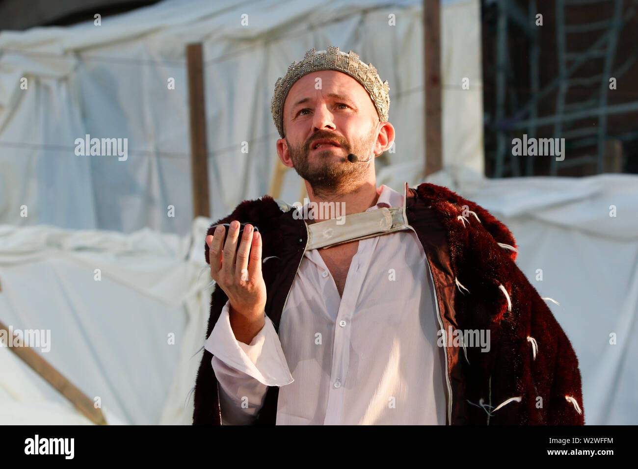 Worms, Deutschland. 10. Juli 2019. Schauspieler Moritz Grove (als König ...