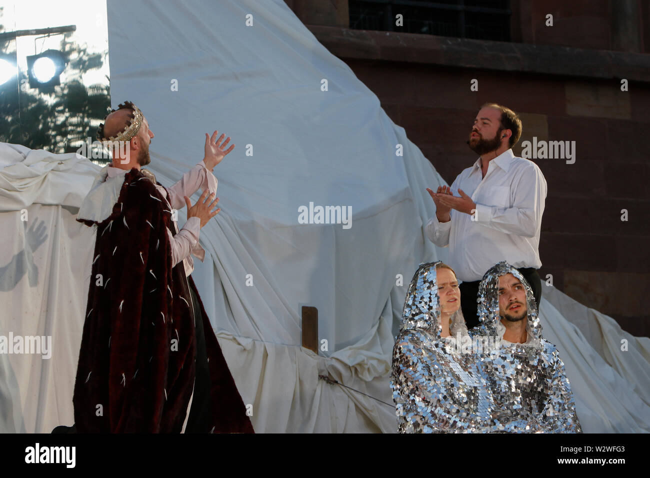 Worms, Deutschland. 10. Juli 2019. Schauspieler Moritz Grove (als König ...