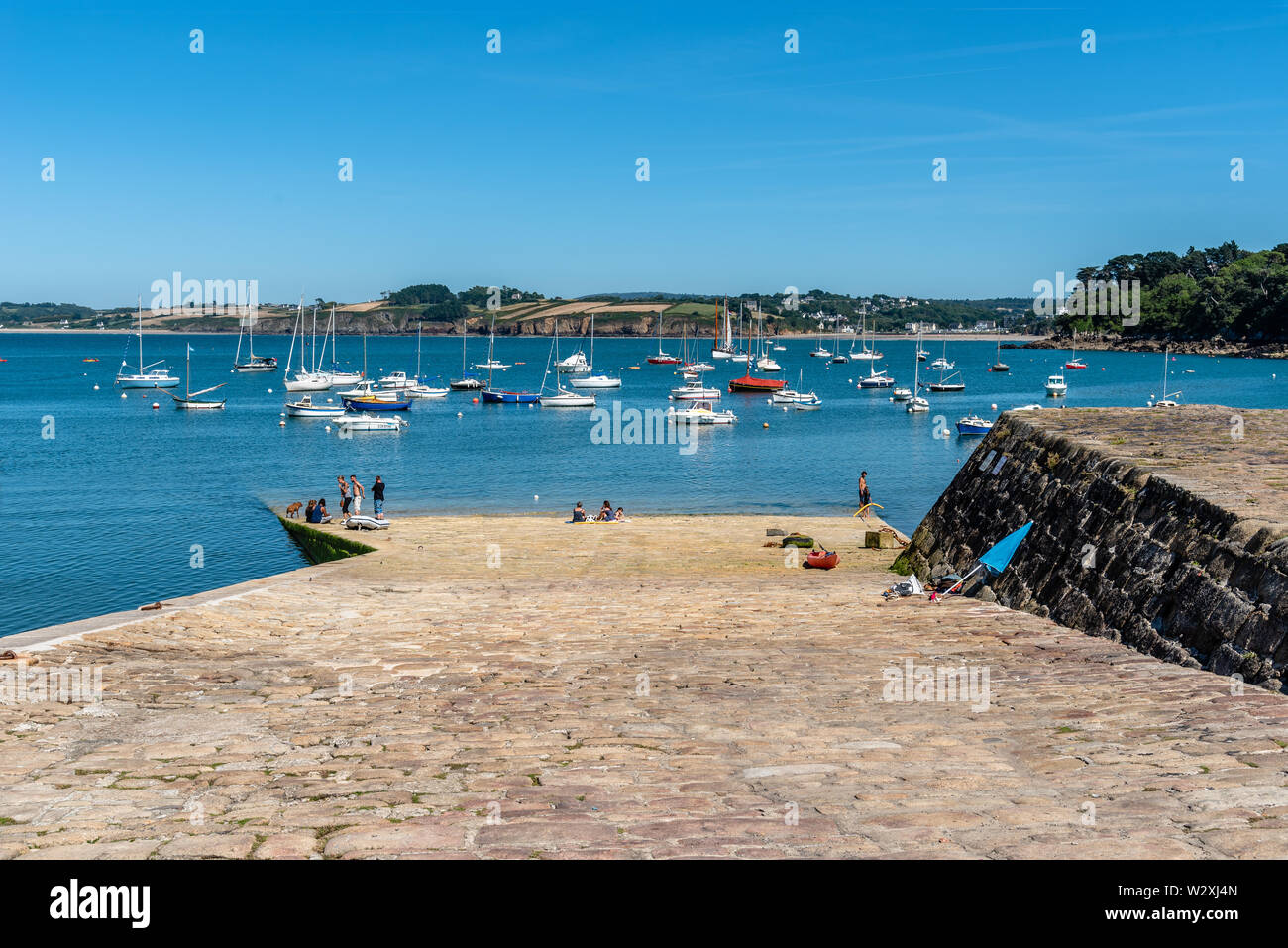 France finistere fishing harbour douarnenez -Fotos und -Bildmaterial in ...