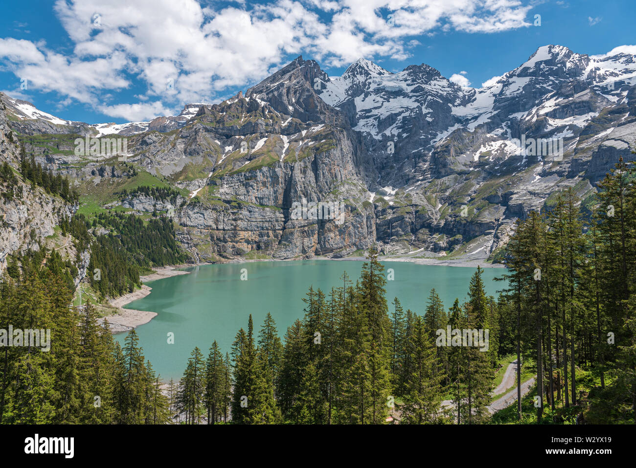 Landschaft mit Oeschinensee See und Bluemlisalp Berg, Kandersteg ...