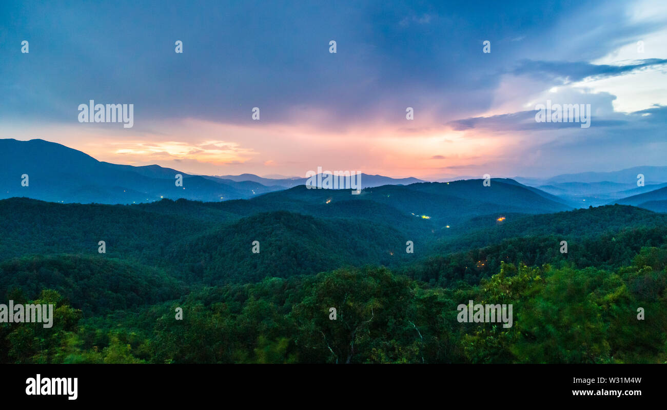 Vom blitz leuchten -Fotos und -Bildmaterial in hoher Auflösung – Alamy