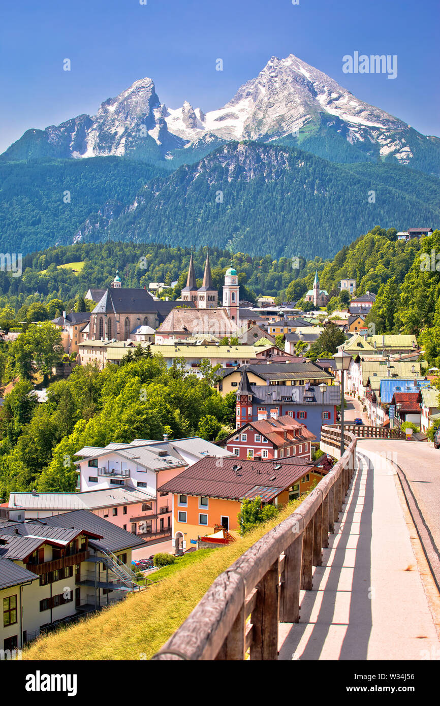 Stadt Berchtesgaden und Alpine Landschaft, Bayern Region in Deutschland ...