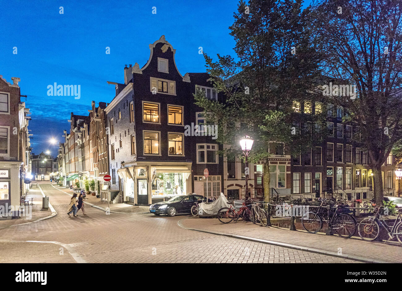 Dutch amsterdam architecture style -Fotos und -Bildmaterial in hoher ...
