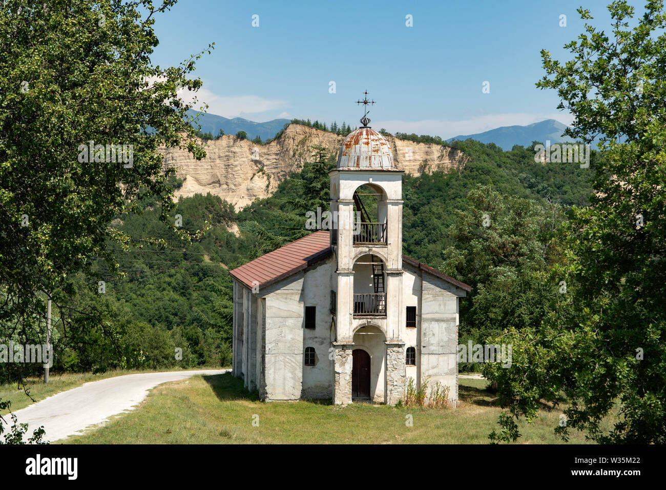Monastery bulgaria church -Fotos und -Bildmaterial in hoher Auflösung ...