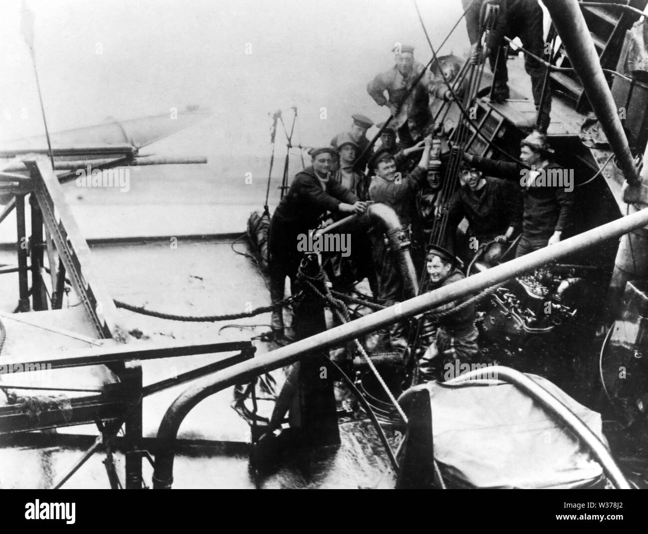 German destroyer -Fotos und -Bildmaterial in hoher Auflösung – Alamy