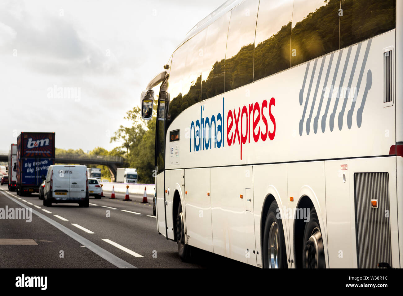 Express shuttle zum flughafenbus -Fotos und -Bildmaterial in hoher ...