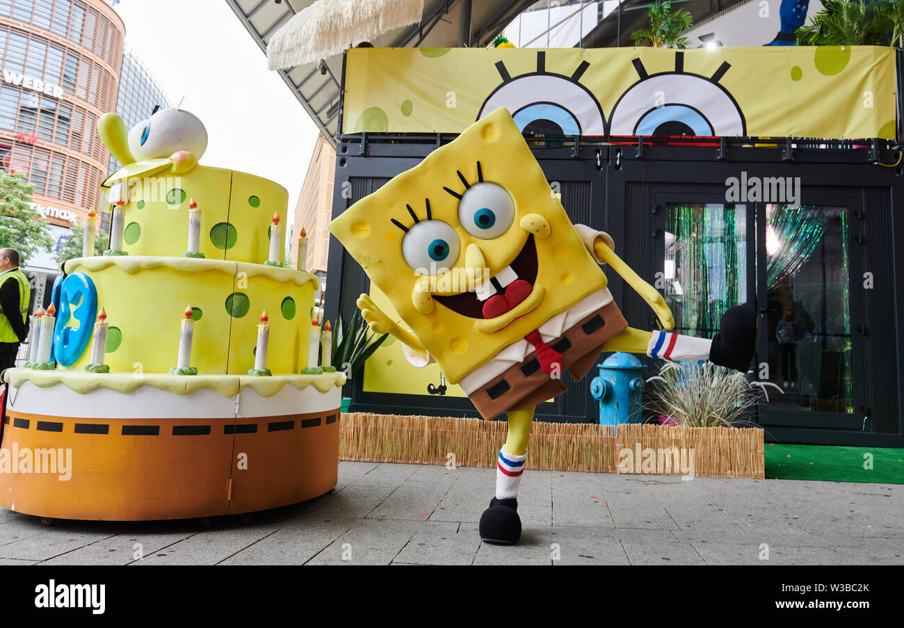Berlin, Deutschland. 14. Juli, 2019. Die SpongeBob Abbildung Tänze vor ...
