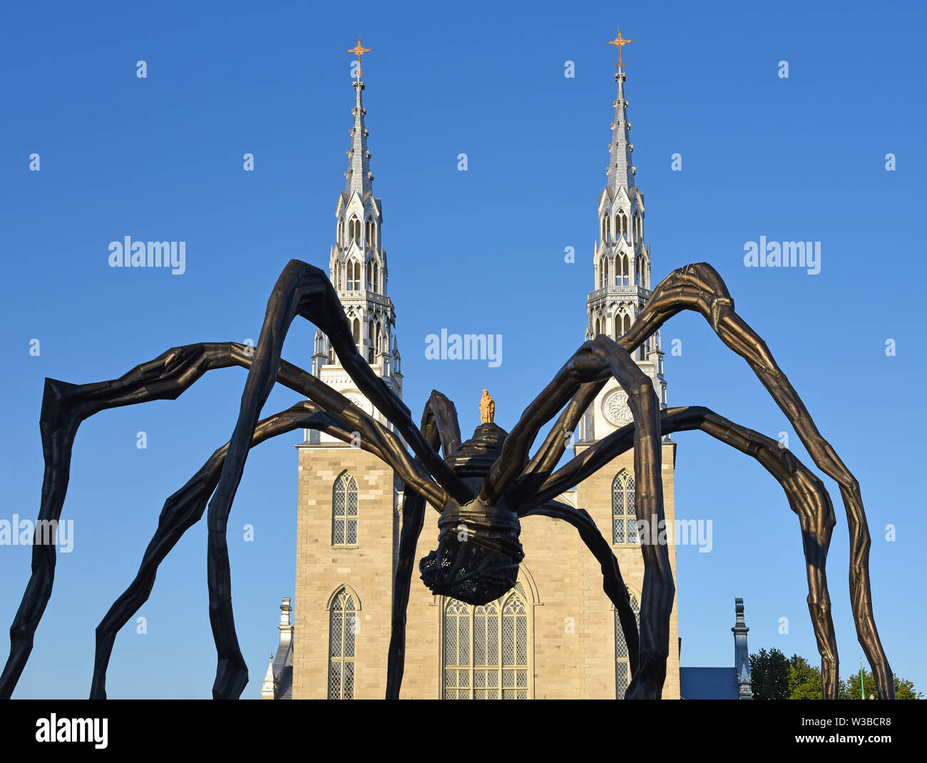 Giant spider sculpture -Fotos und -Bildmaterial in hoher Auflösung – Alamy