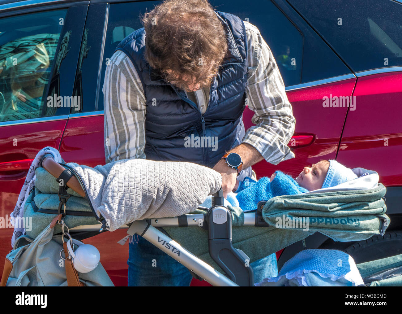 Spaziergang in der sonne -Fotos und -Bildmaterial in hoher Auflösung ...