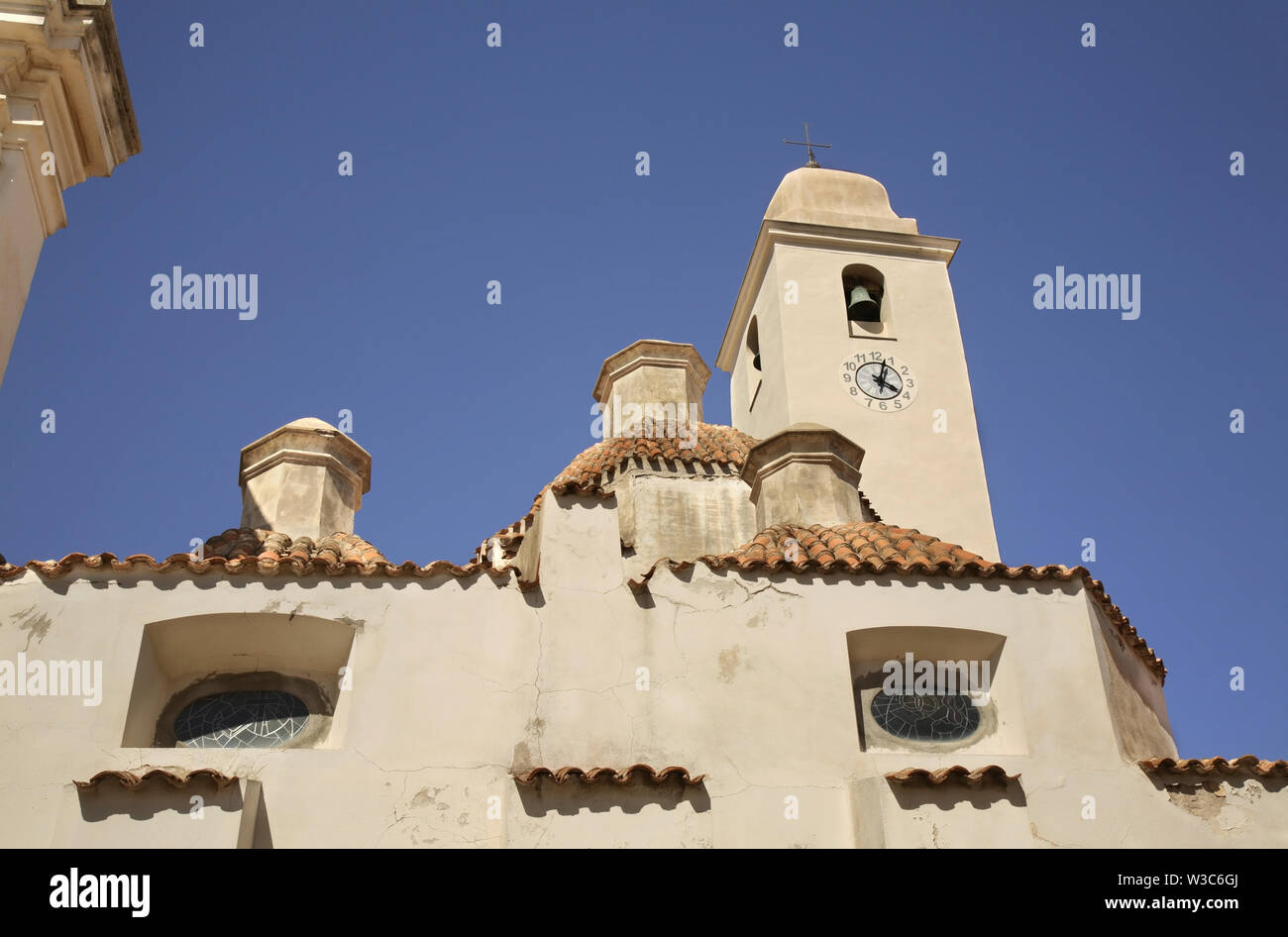 Kirche glockenturm st giacomo -Fotos und -Bildmaterial in hoher ...