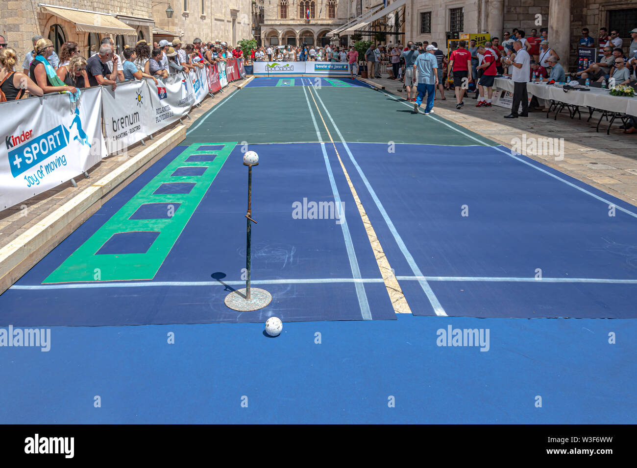 Boule court -Fotos und -Bildmaterial in hoher Auflösung – Alamy