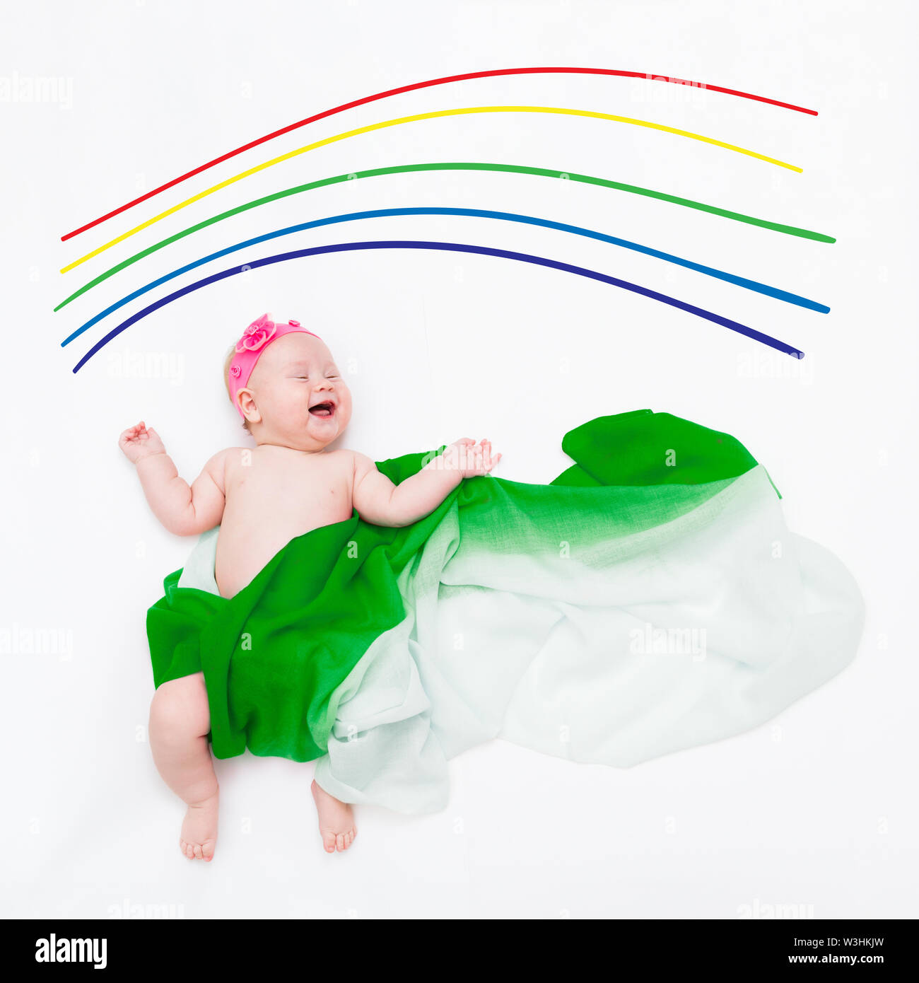Blick von oben auf die niedlichen Baby lachendes Baby in ein grüner ...