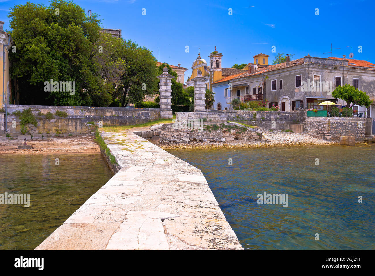 Dajla verlassenen Kloster Küste Blick vom Pier, Region Istrien Kroatien ...