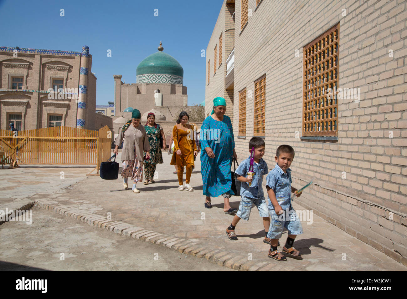 Uzbek children khiva uzbekistan -Fotos und -Bildmaterial in hoher ...