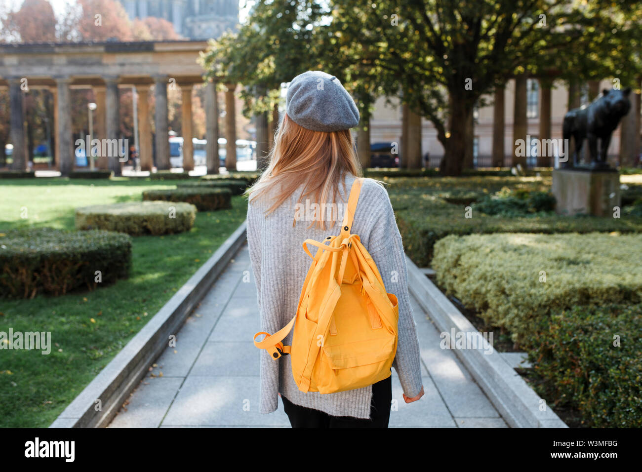 Berlin museum frau -Fotos und -Bildmaterial in hoher Auflösung – Alamy