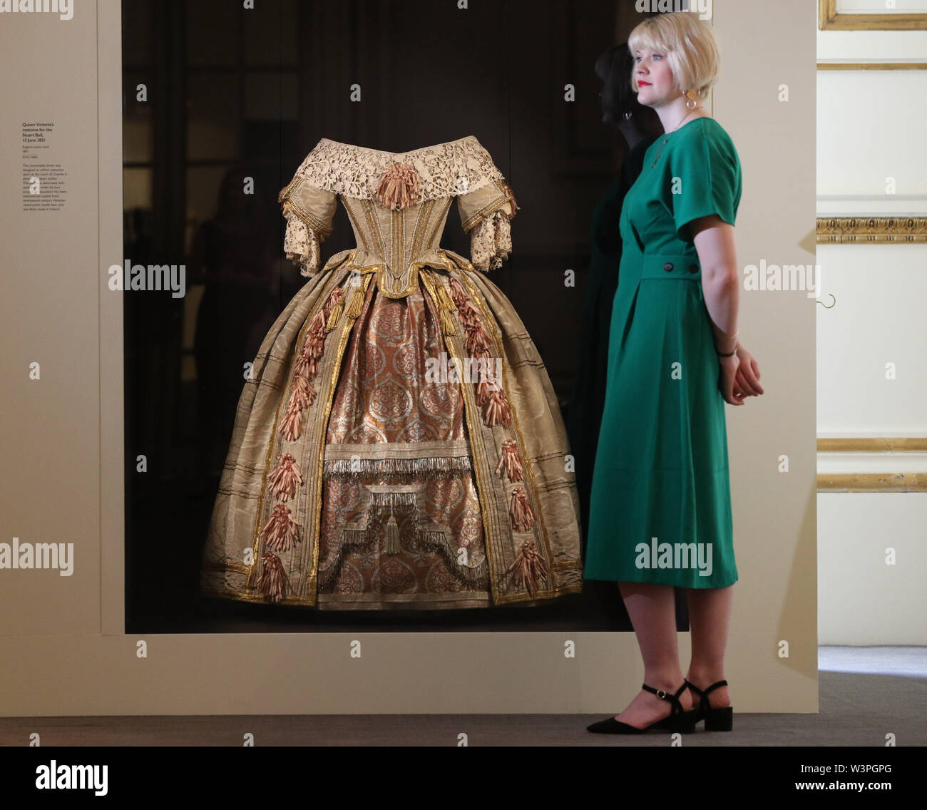 Ein Besucher von Queen Victoria, Stuart Ball Kostüm auf diaply in der ...