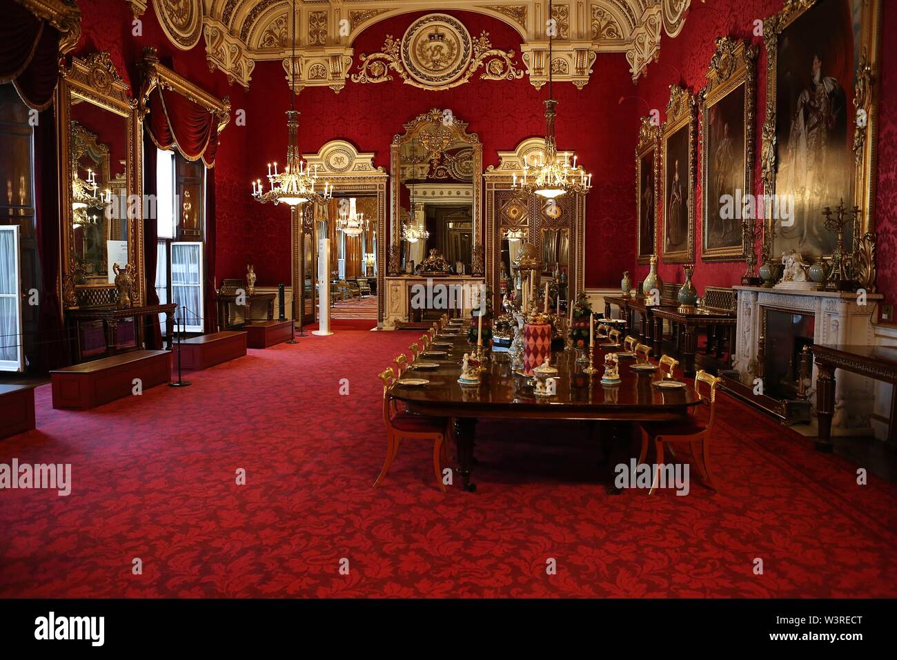 Diese Jahre Sommer Eröffnung des Buckingham Palace zeigt auf, wie die Queen Victoria Palace ...