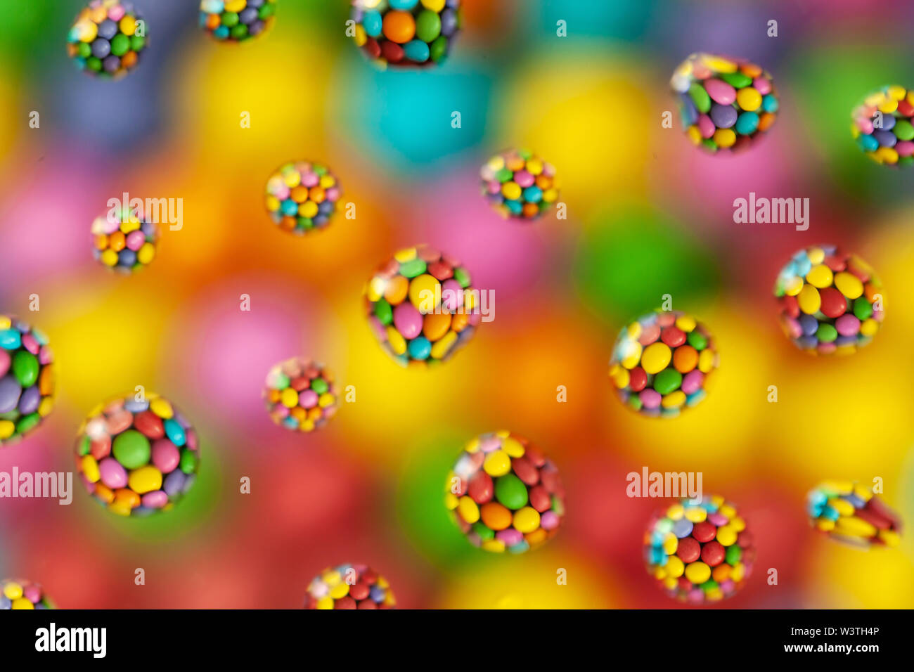 Lila smarties -Fotos und -Bildmaterial in hoher Auflösung – Alamy