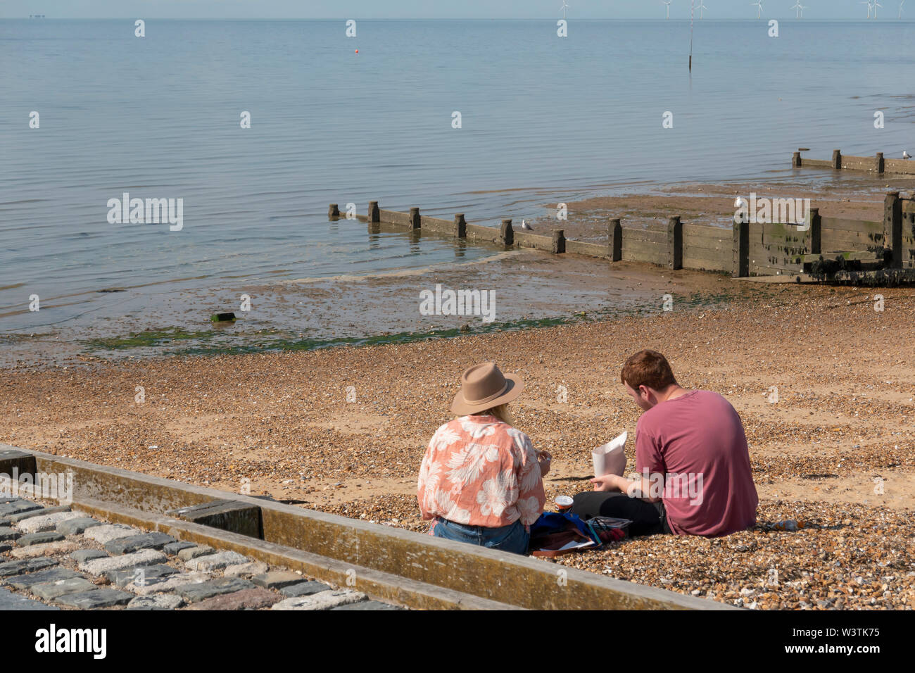 Picknick am strand -Fotos und -Bildmaterial in hoher Auflösung – Alamy