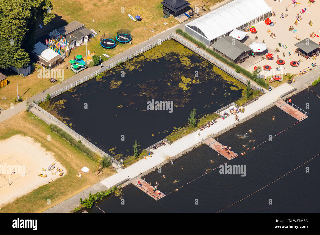 Luftaufnahme des Strandes an der Baldeneysee Seaside Beach Baldeney mit ...