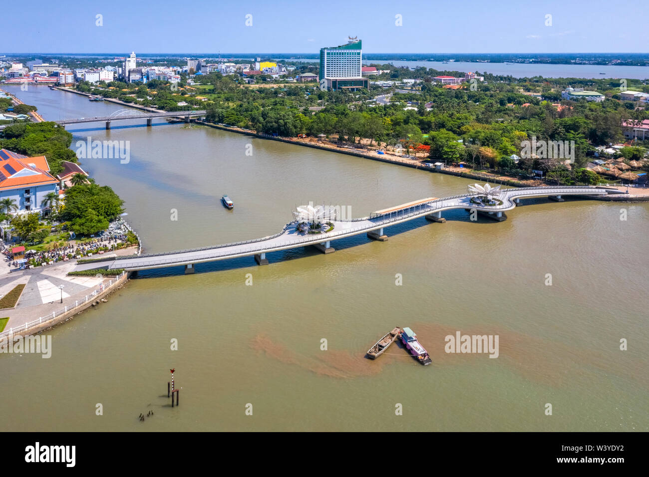Top Luftbild Liebe Brücke oder Ninh Kieu wark bridge Can Tho City ...