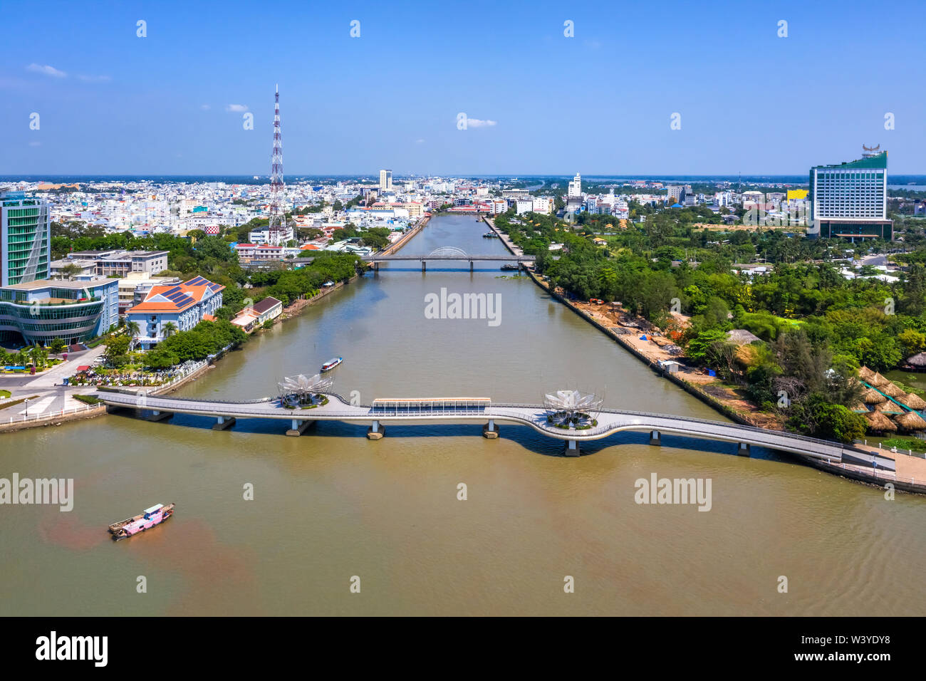 Top Luftbild Liebe Brücke oder Ninh Kieu wark bridge Can Tho City ...