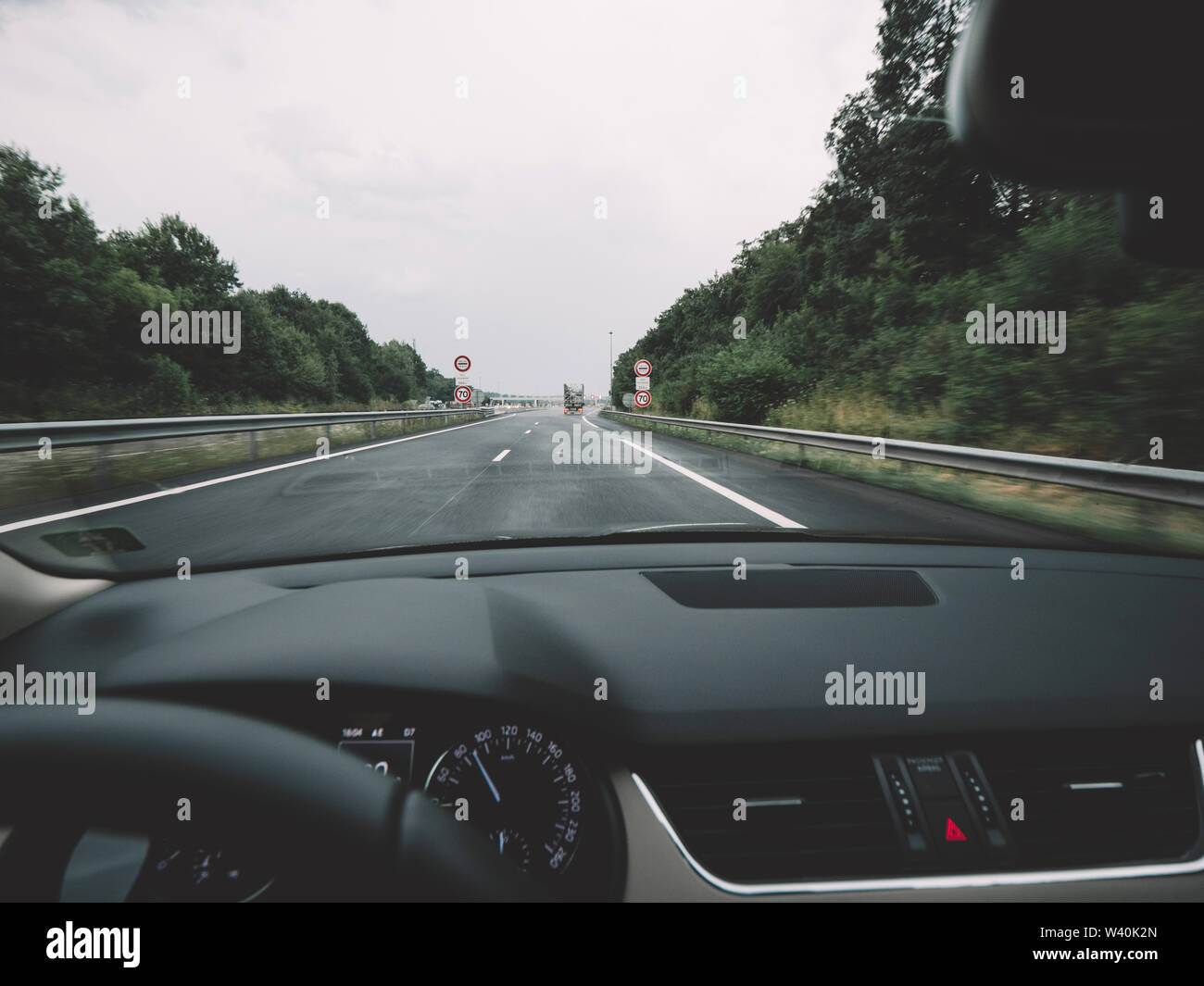 70 kmh -Fotos und -Bildmaterial in hoher Auflösung – Alamy