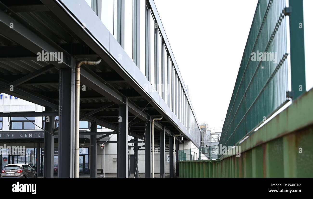 Cruise terminal bremerhaven -Fotos und -Bildmaterial in hoher Auflösung ...