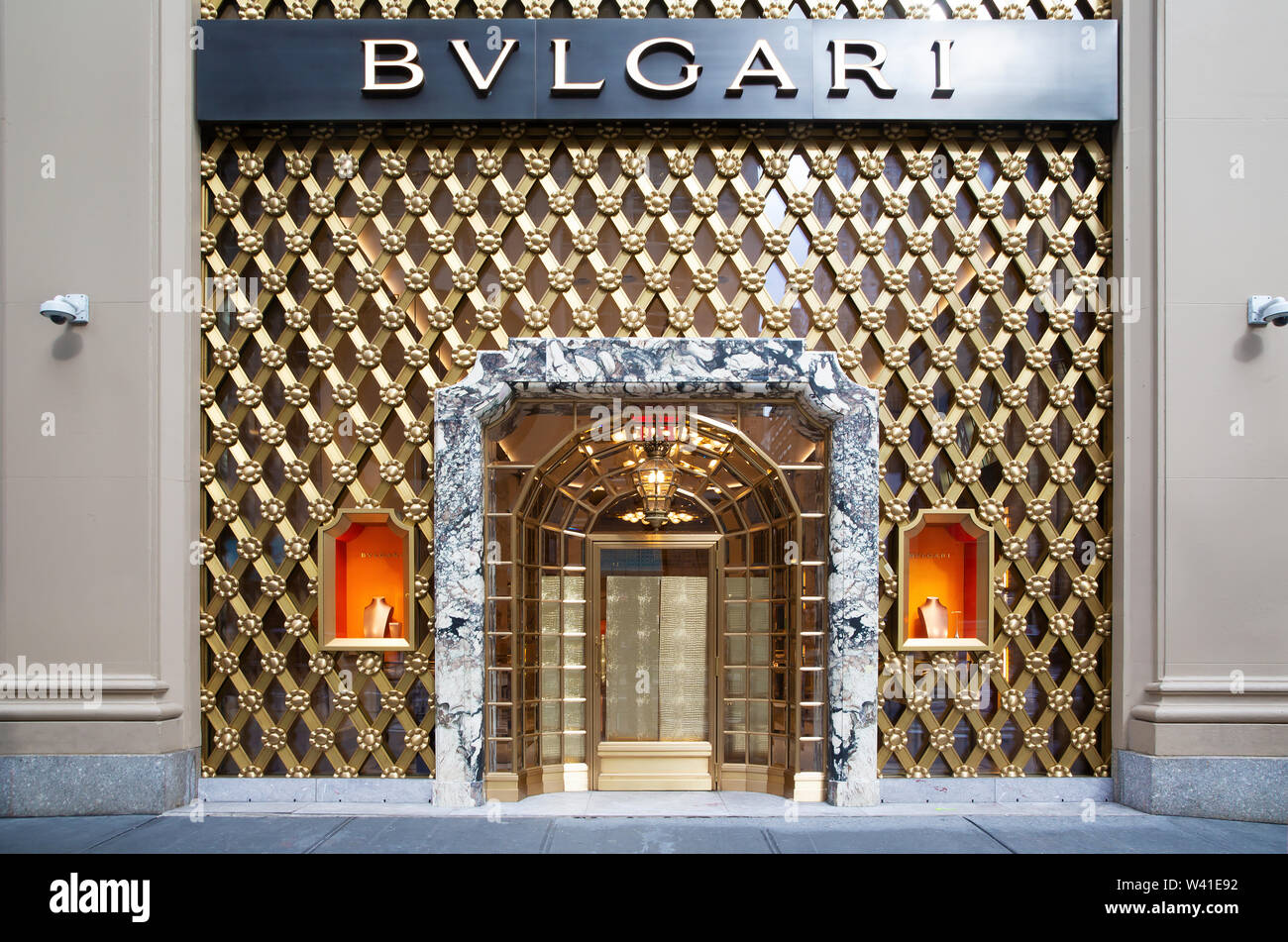 Bulgari schmuck -Fotos und -Bildmaterial in hoher Auflösung – Alamy