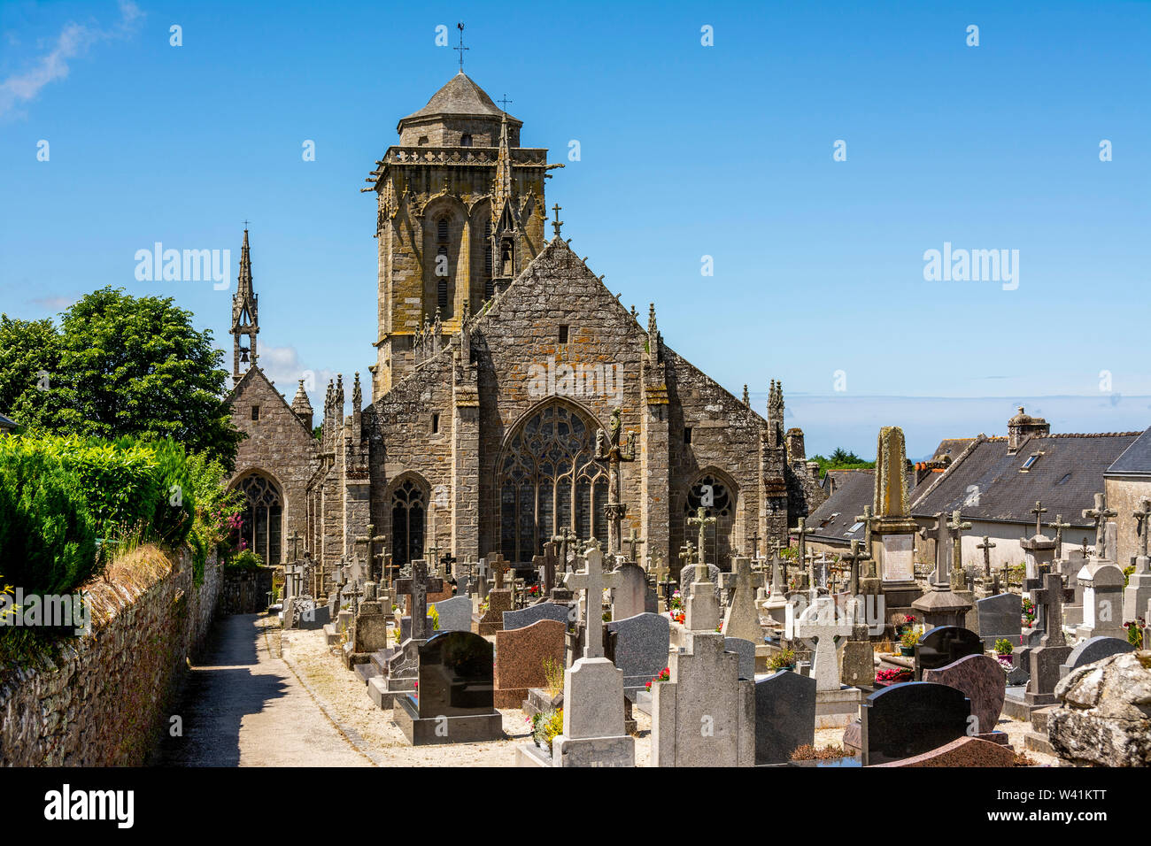 Saint Ronan Kirche in Locronan beschriftet Les Plus beaux villages de ...