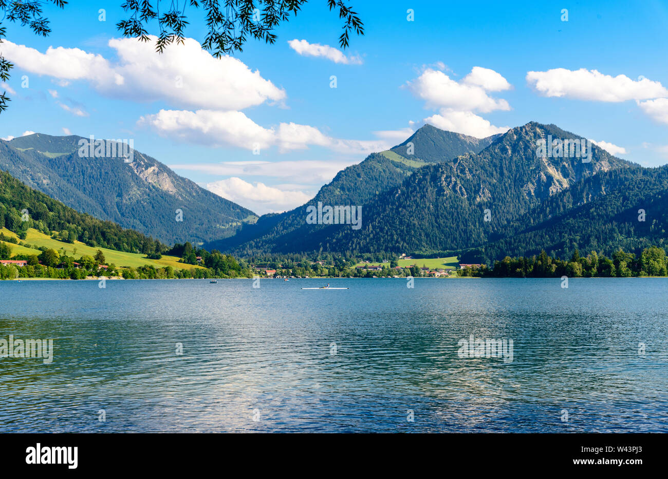 Blauer see in den bergen -Fotos und -Bildmaterial in hoher Auflösung ...