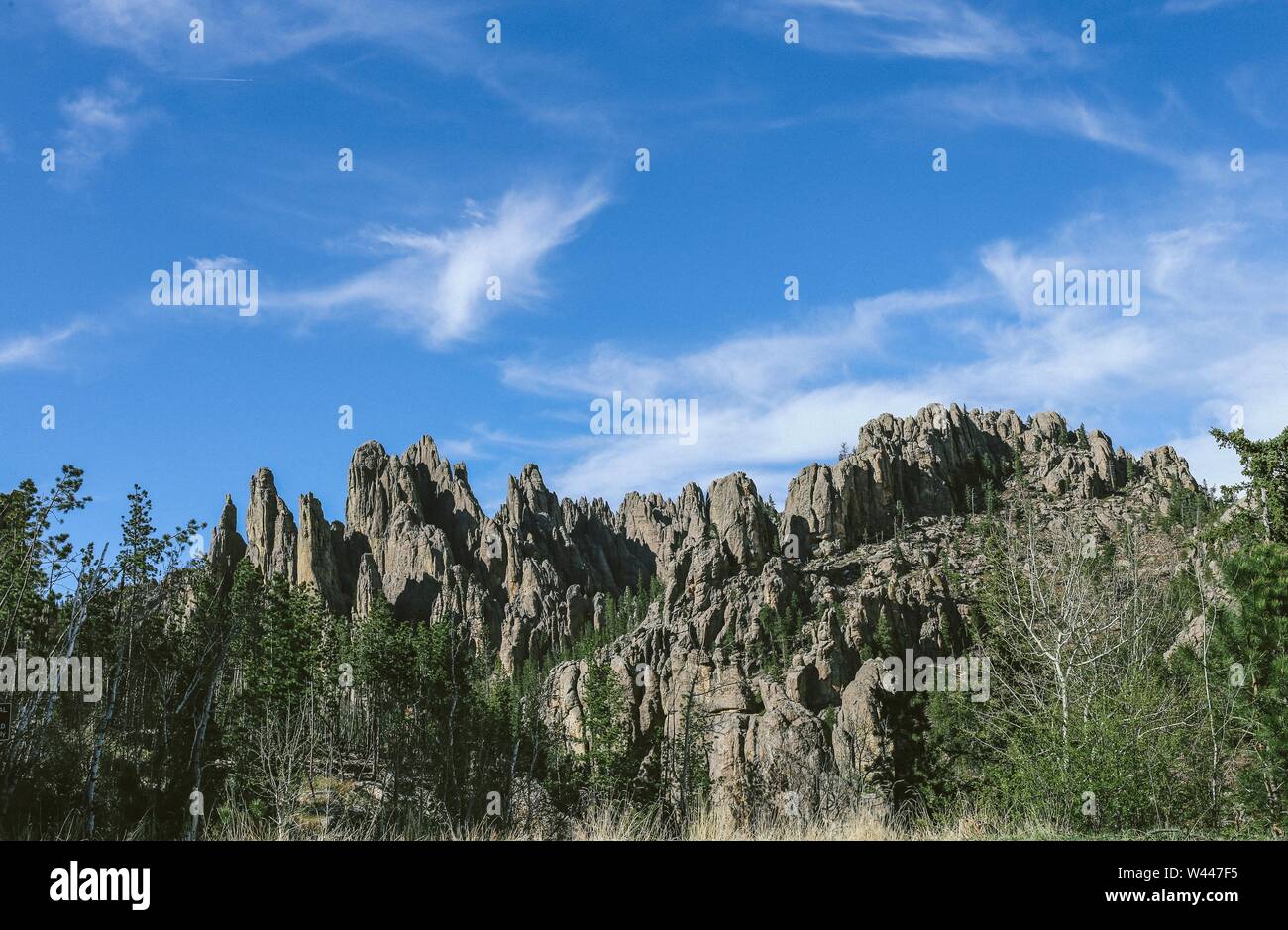 Scenic needles highway drive -Fotos und -Bildmaterial in hoher ...