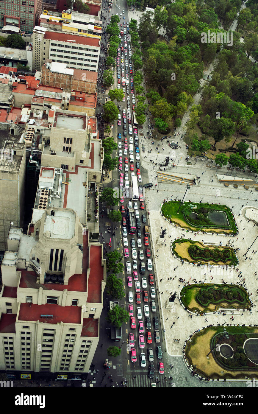 Luftaufnahme von Mexiko City, geschossen von Torre Latino mit Alameda Central Park und dem ...
