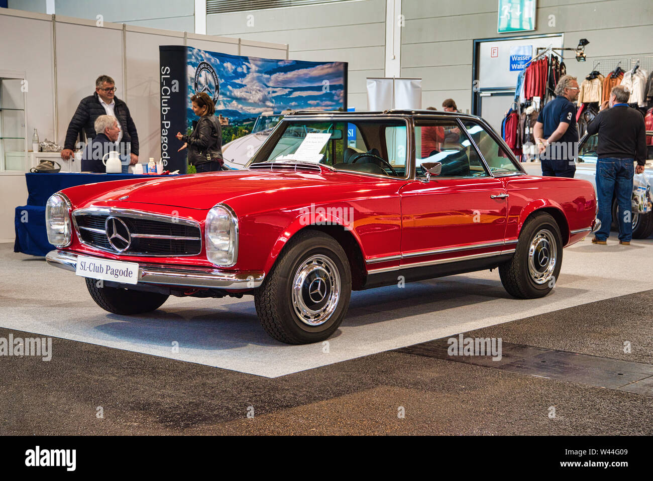 Mercedes 280 Sl Pagode Stockfotos und -bilder Kaufen - Alamy