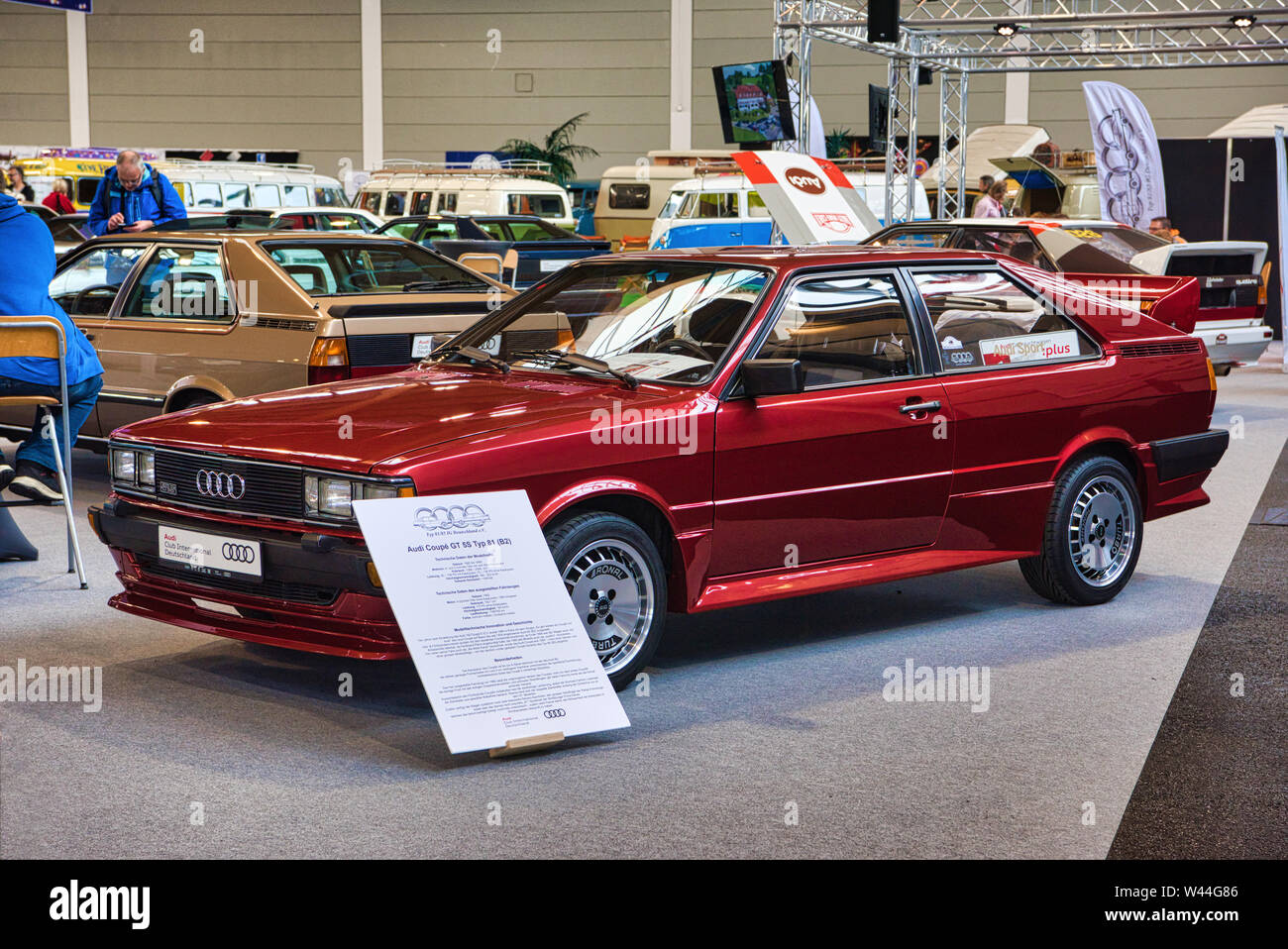 FRIEDRICHSHAFEN - Mai 2019: Roter AUDI COUPé GT 5S Typ 81 B2 1980 ...