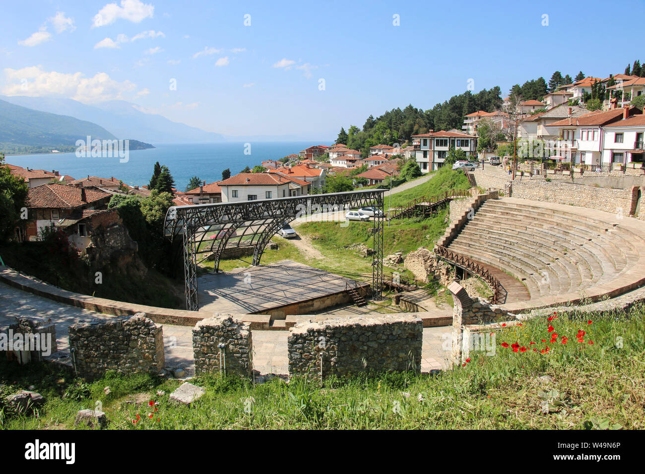 Antike Antike römische Amphitheater oder das antike Theater von Ohrid ...