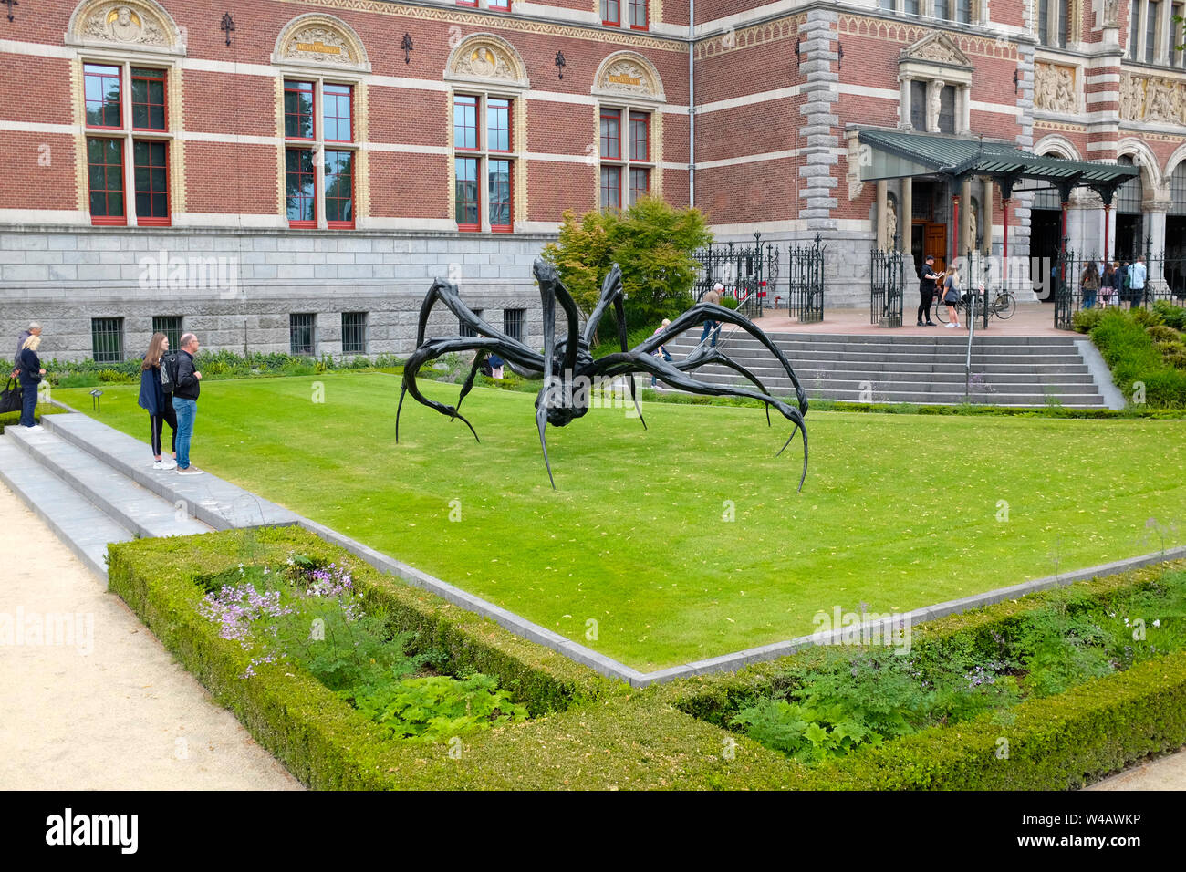 Louise bourgeois cells -Fotos und -Bildmaterial in hoher Auflösung – Alamy