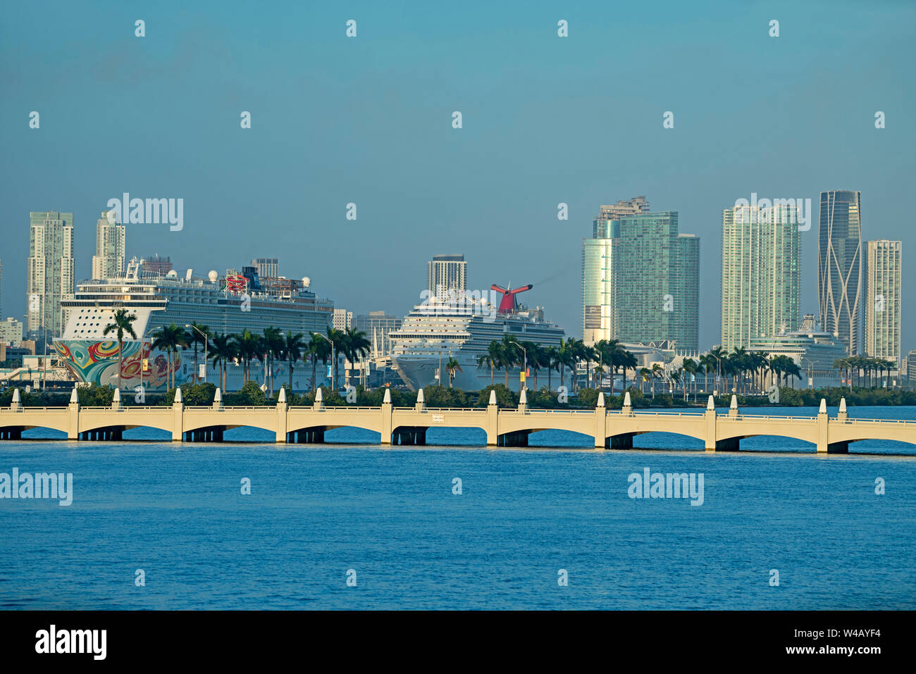 Hafen Von Miami Kreuzfahrtschiffe Stockfotos und -bilder Kaufen - Alamy