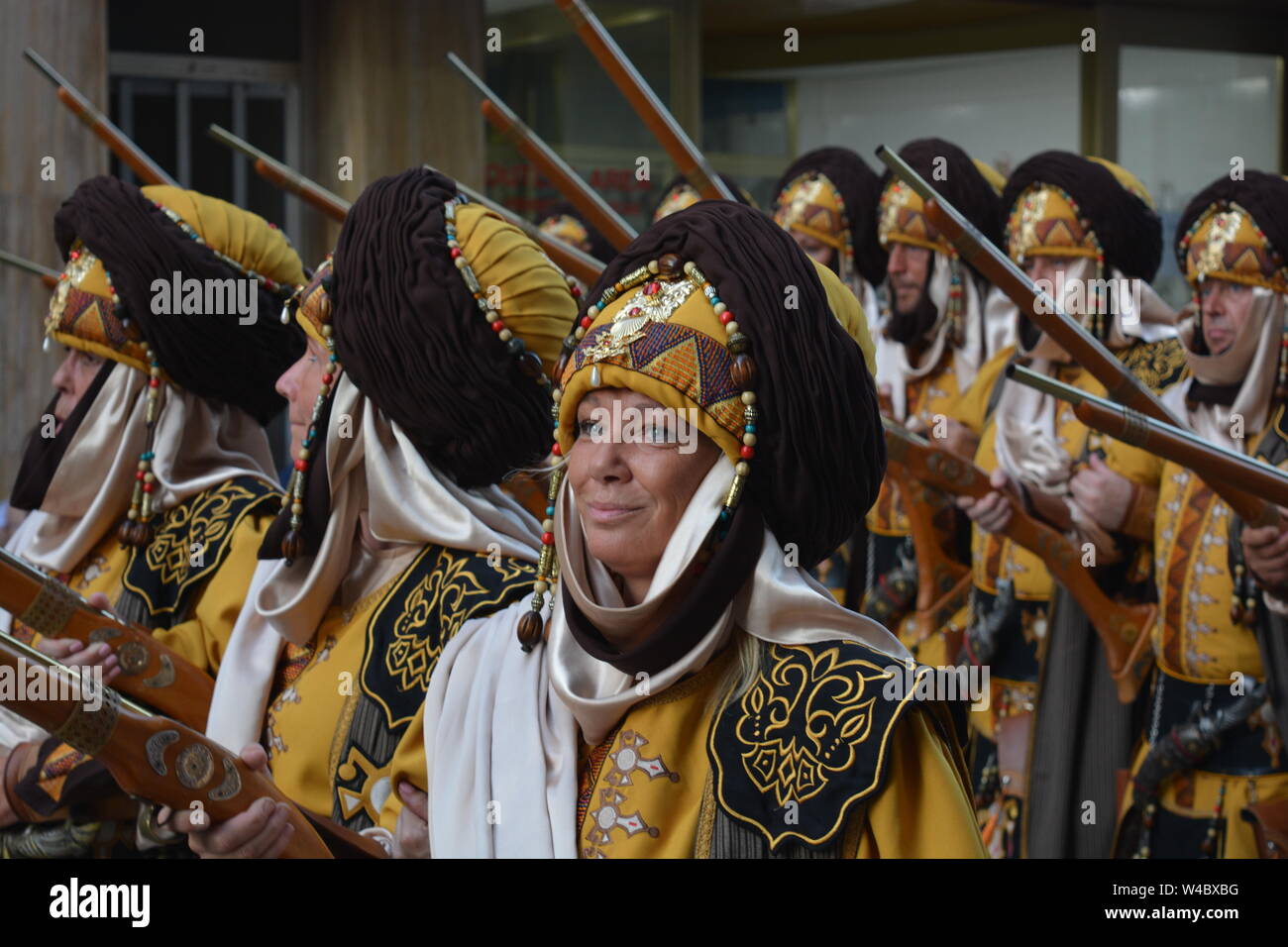 Traditioneller mauren kostüm -Fotos und -Bildmaterial in hoher ...