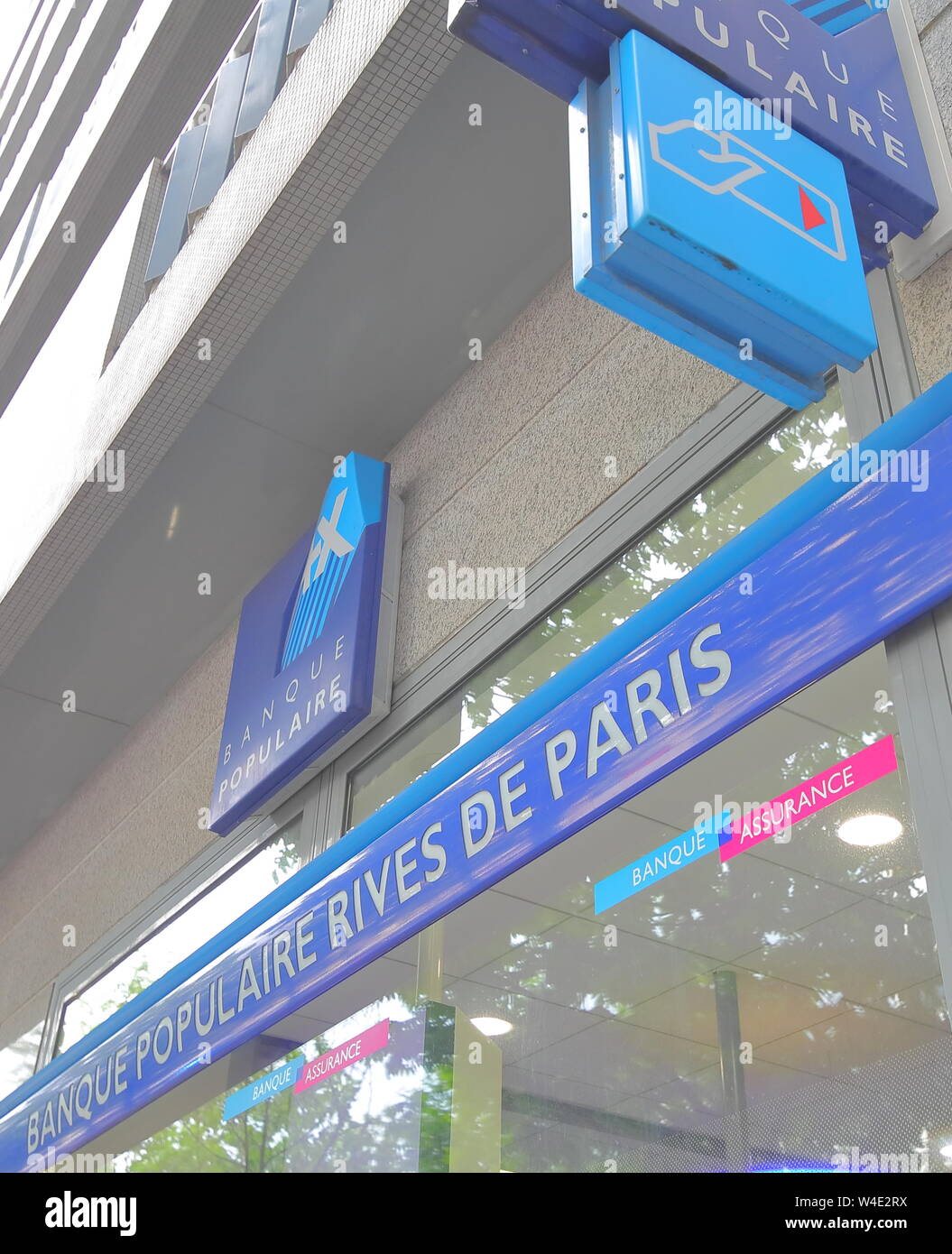 Banque populaire bank sign logo -Fotos und -Bildmaterial in hoher ...