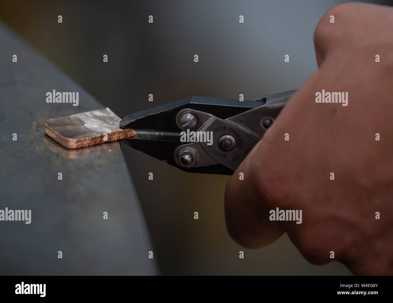 Mit einer zange -Fotos und -Bildmaterial in hoher Auflösung - Seite 2 ...