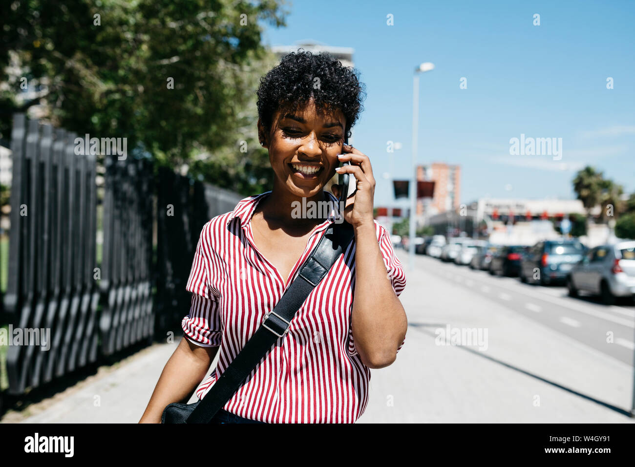 Frau Telefon Stockfotos und -bilder Kaufen - Alamy