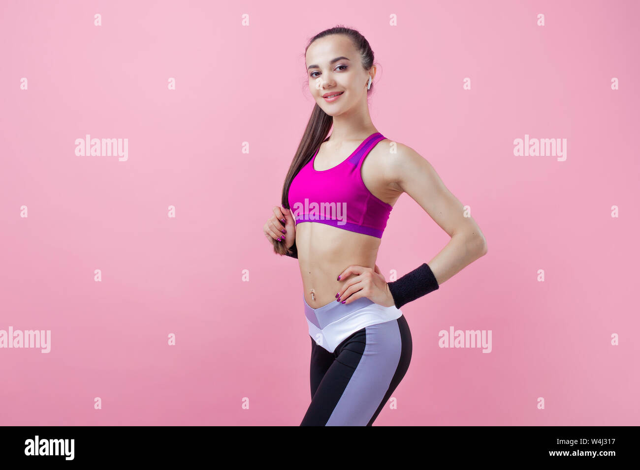 Hoher ponyschwanz -Fotos und -Bildmaterial in hoher Auflösung – Alamy