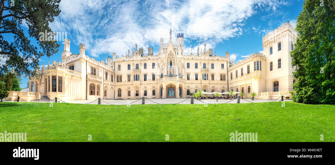 Lednice architektur -Fotos und -Bildmaterial in hoher Auflösung – Alamy