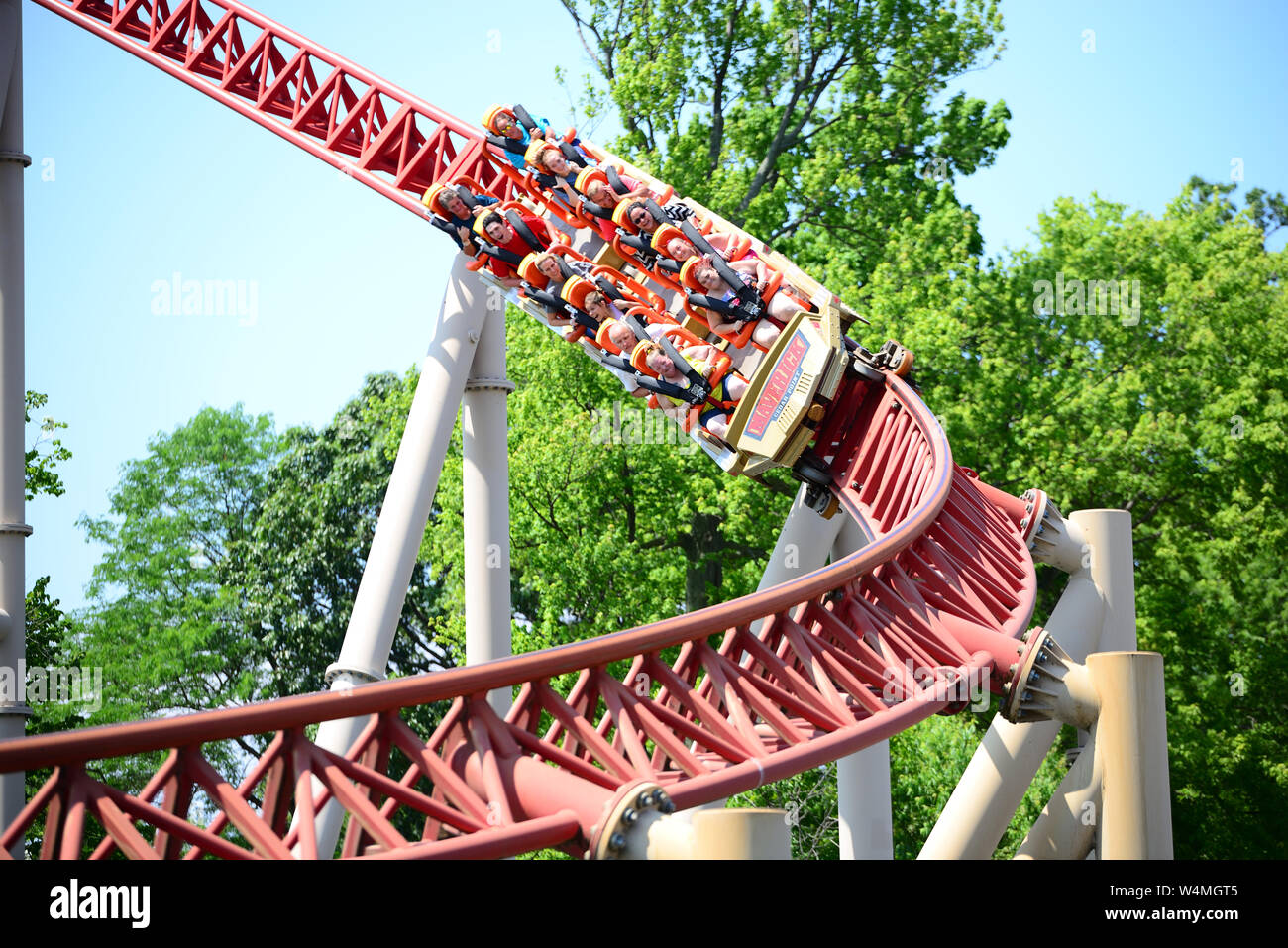 Achterbahn schnell wagen Stockfotos und -bilder Kaufen - Alamy
