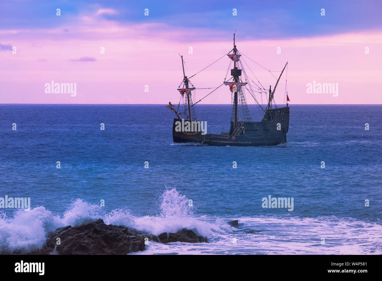 Replik von christopher columbus flaggschiff santa maria -Fotos und ...