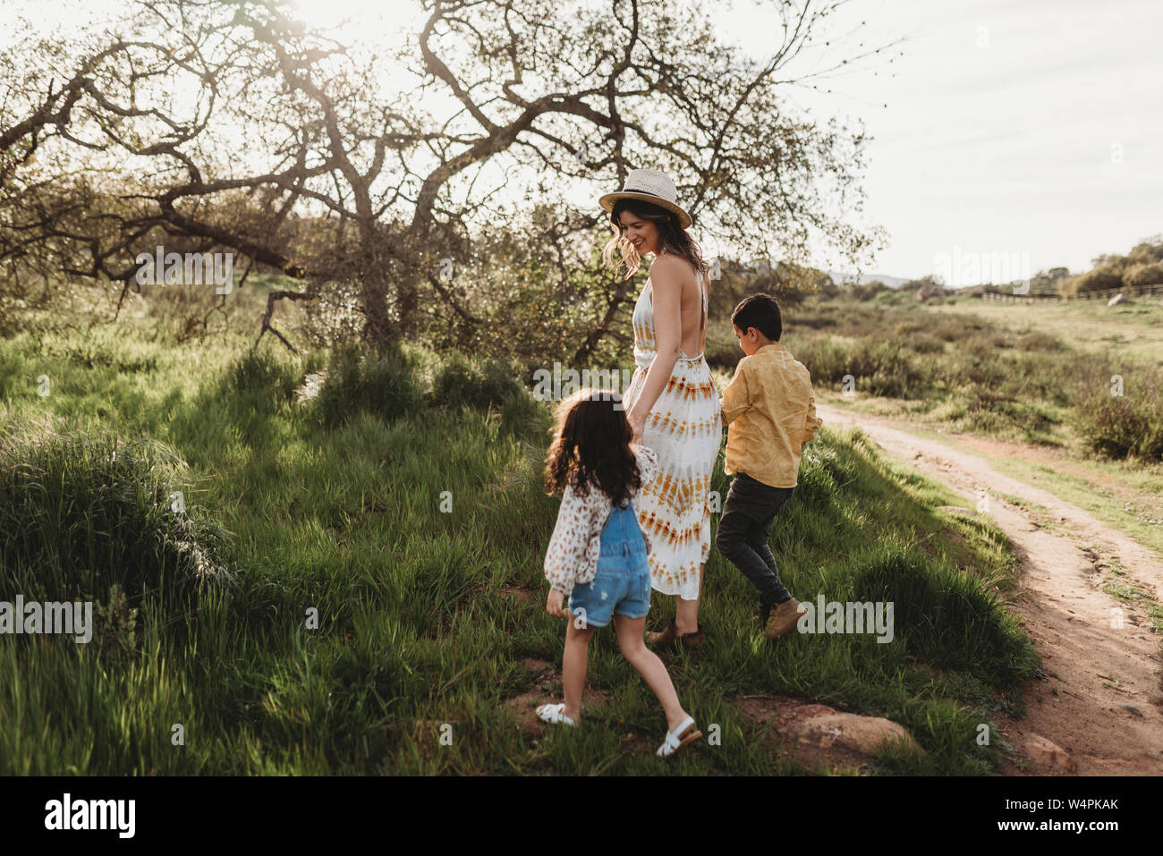 Mutter Mit Kindern Stockfotos und -bilder Kaufen - Alamy